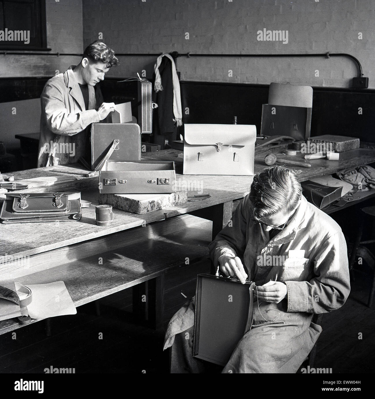 1950s historical two young hi-res stock photography and images - Alamy