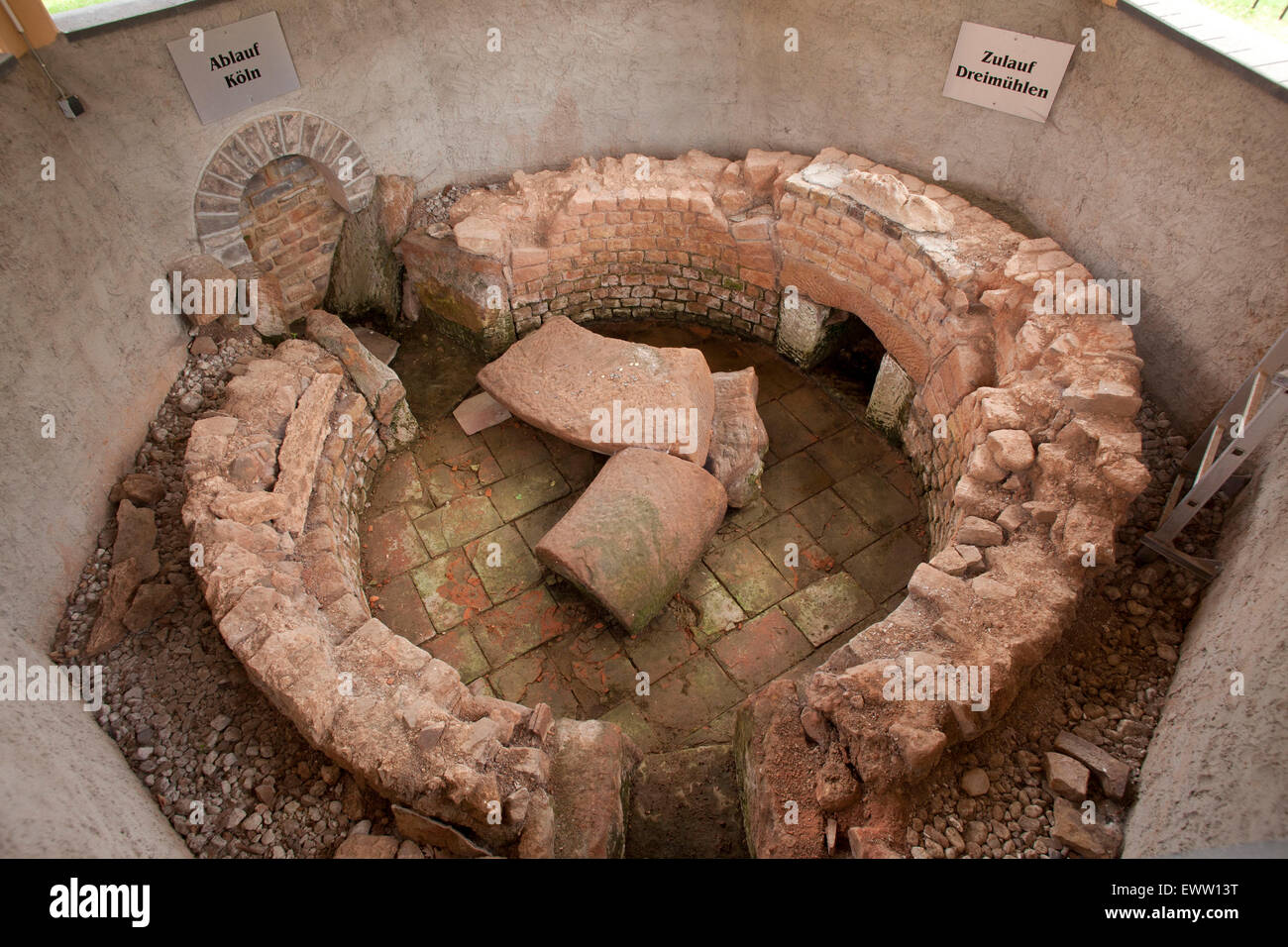 Roman water pipeline hi-res stock photography and images - Alamy
