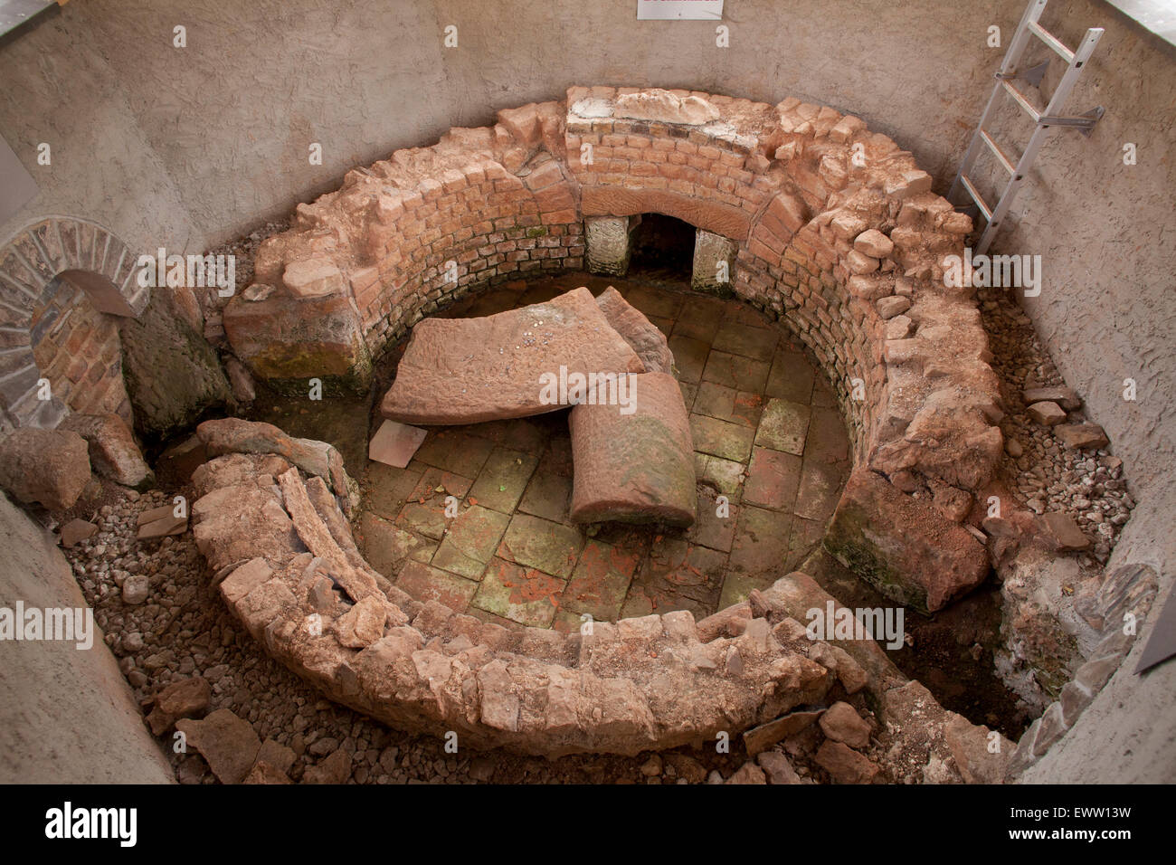 Roman water pipeline hi-res stock photography and images - Alamy