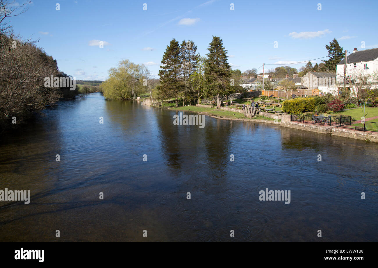 River Eamont, Pooley Bridge, Lake District national park, Cumbria ...