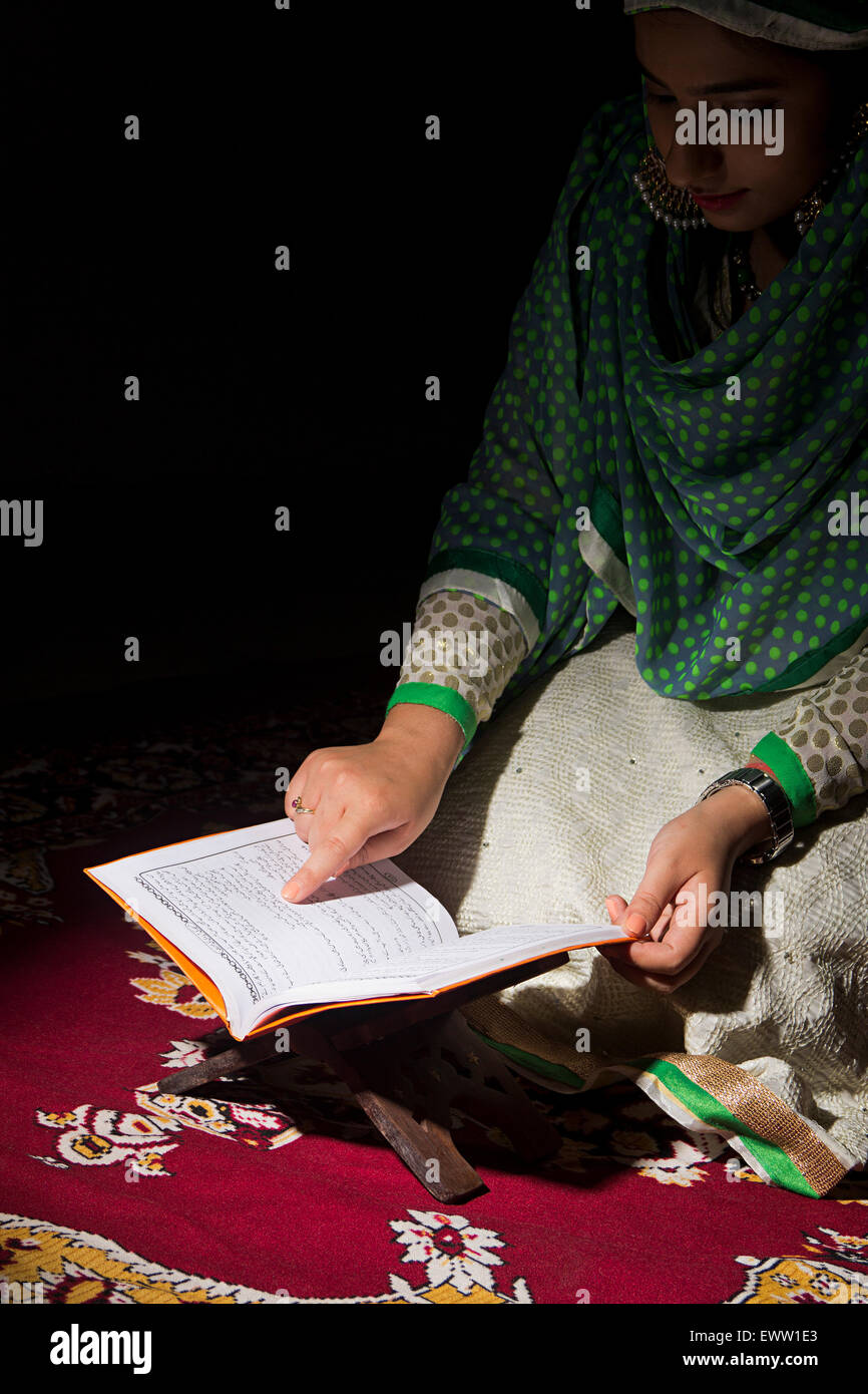 1 indian Muslim woman reading Quran book Stock Photo - Alamy
