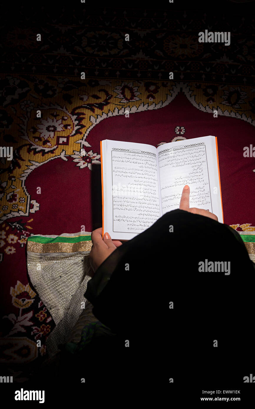 Indian muslim woman namaz hi-res stock photography and images - Alamy