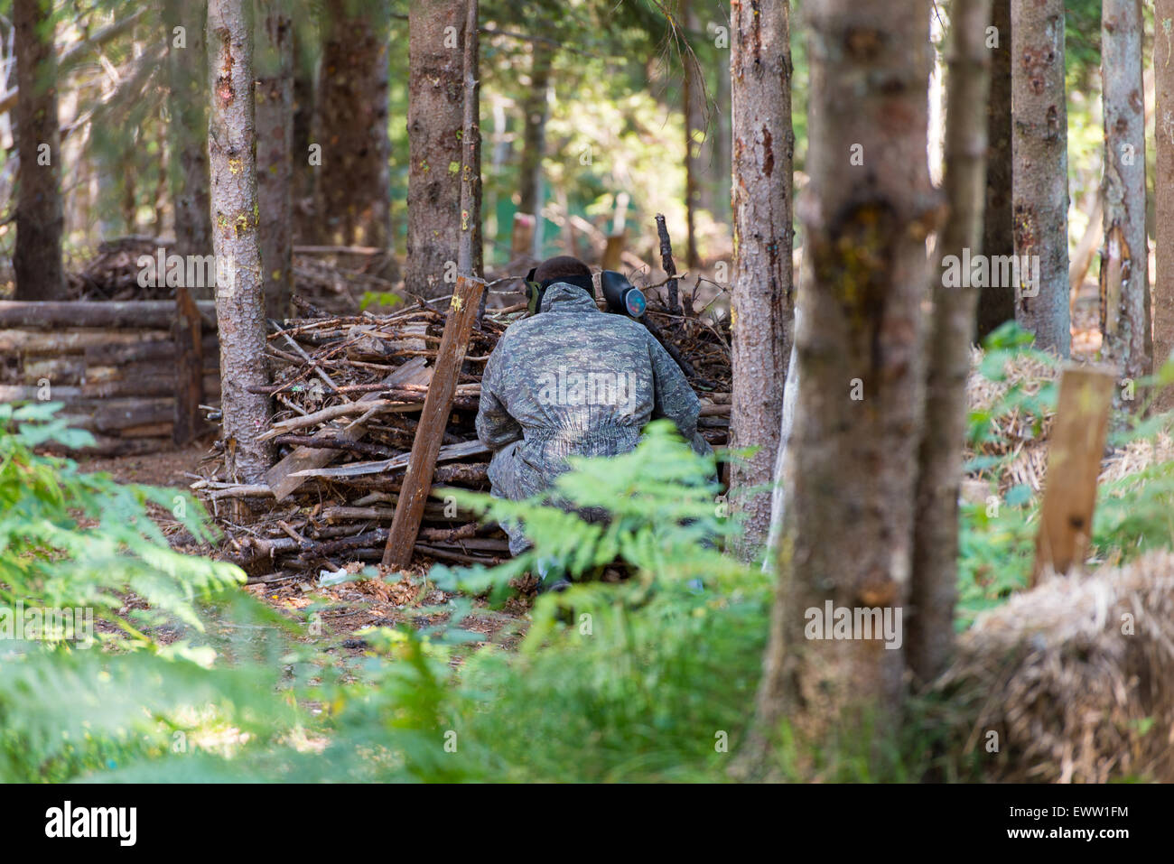 Paintball battle players fight hi-res stock photography and images - Alamy
