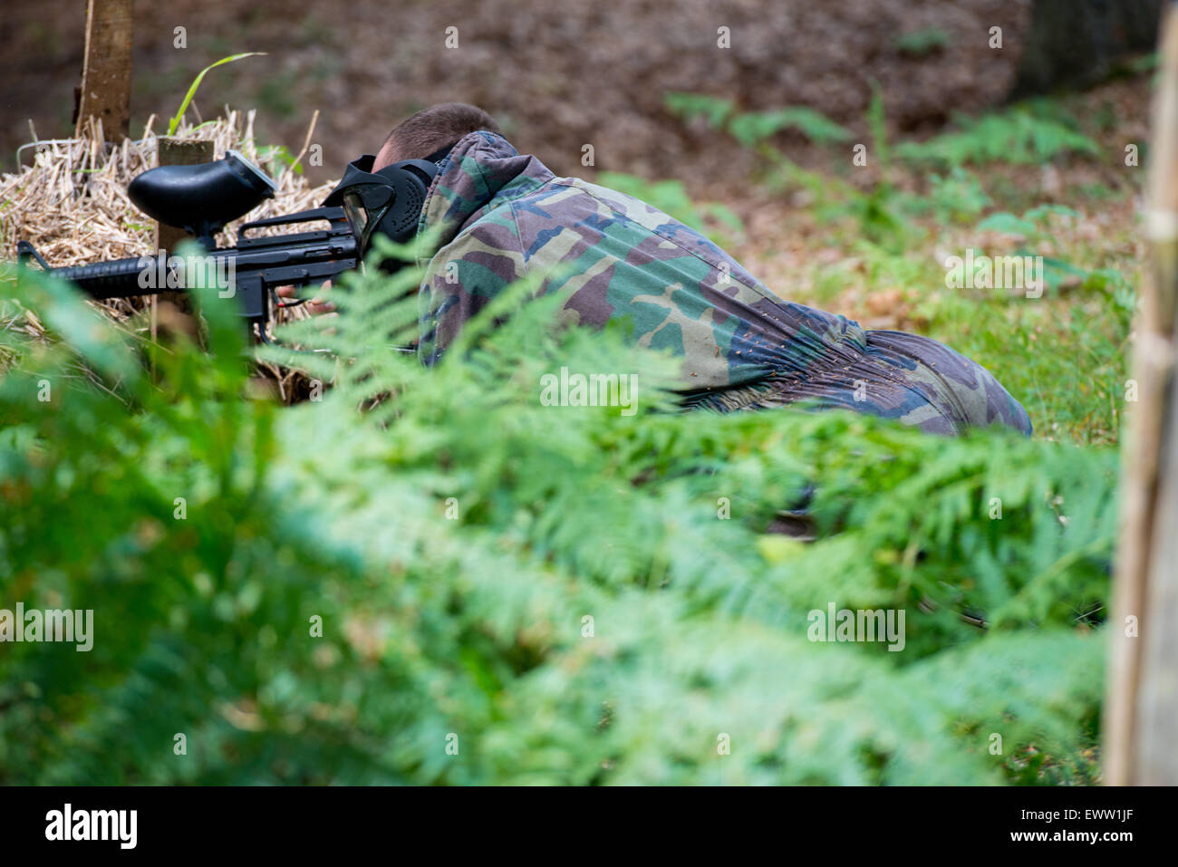 Sniper lying aiming hi-res stock photography and images - Alamy