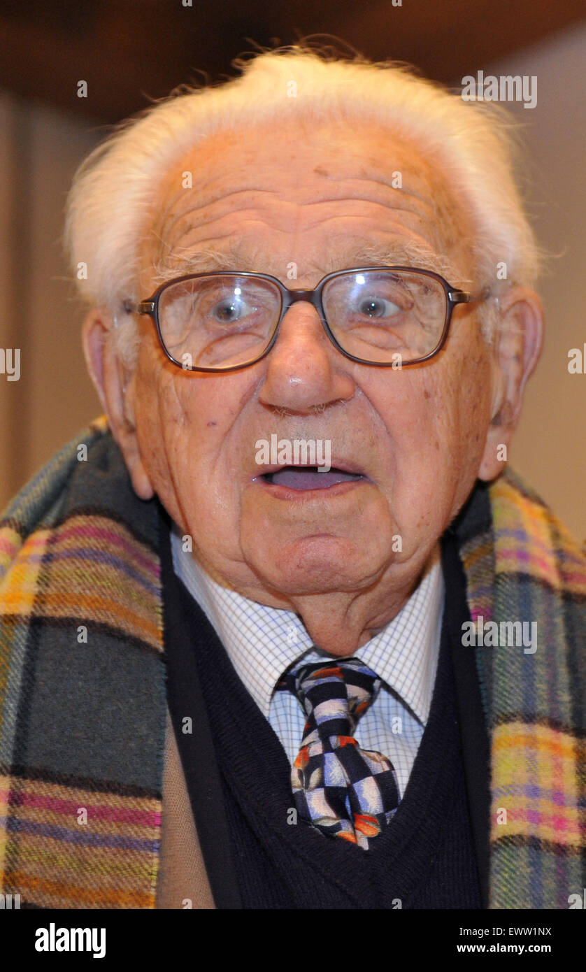 Prague, Czech Republic. 19th Jan, 2011. ***FILE PHOTO***Sir Nicholas ...