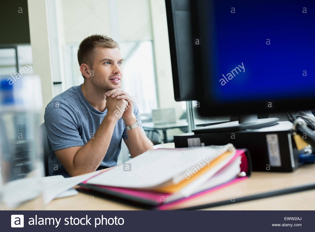 Student studying on computer hi-res stock photography and images - Alamy