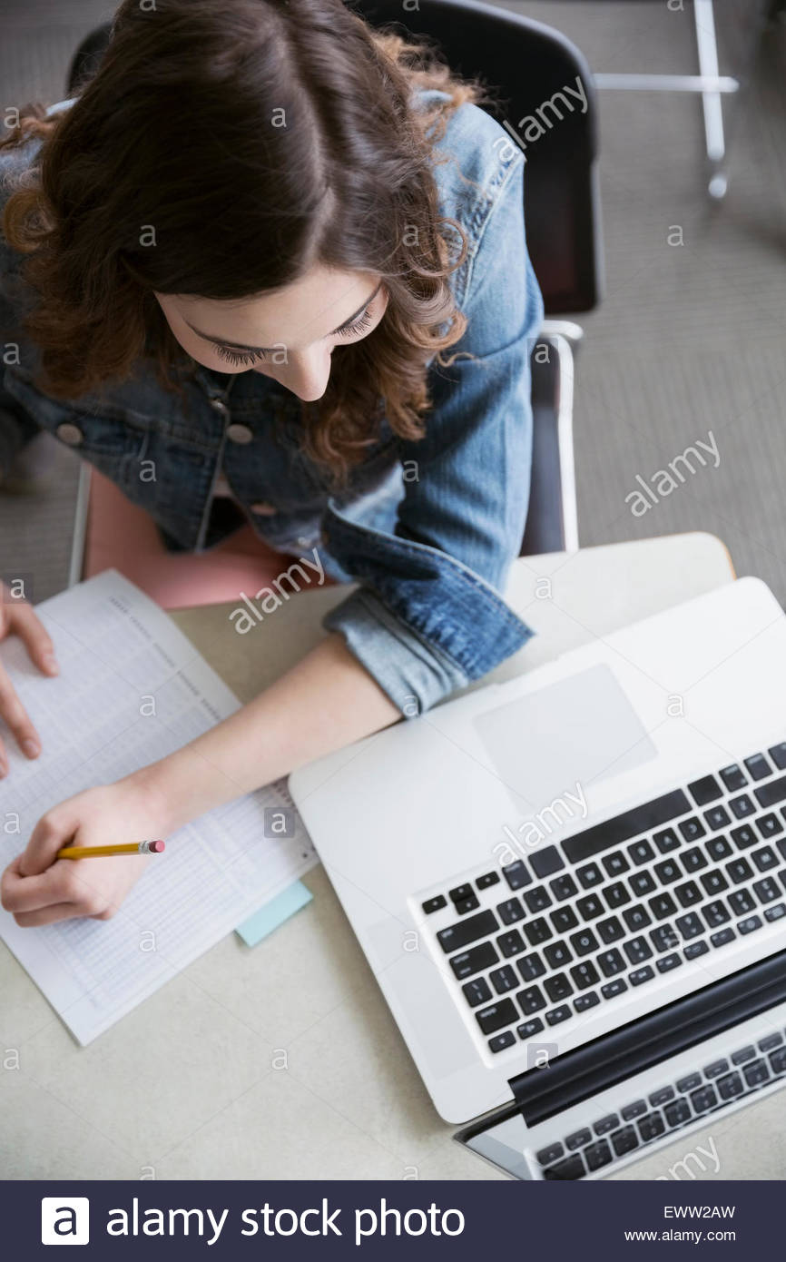 Student online exam hi-res stock photography and images - Alamy