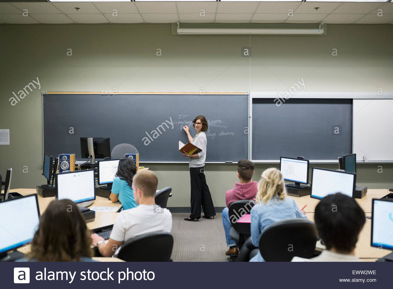 Computer lesson hi-res stock photography and images - Alamy