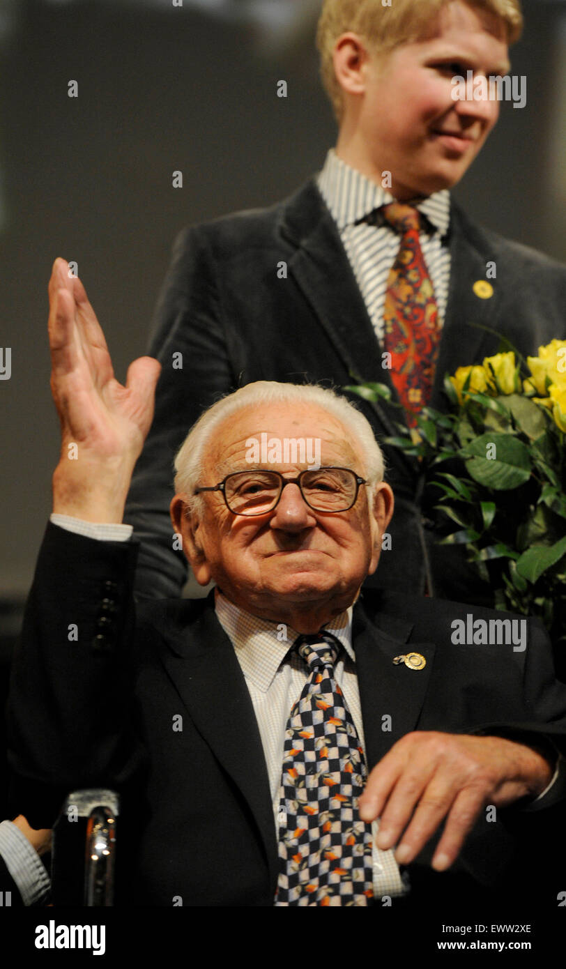 Sir nicholas winton hi-res stock photography and images - Alamy