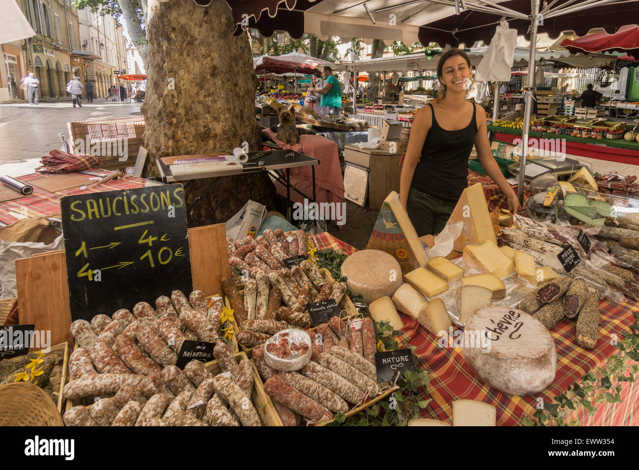 French food market hi-res stock photography and images - Alamy