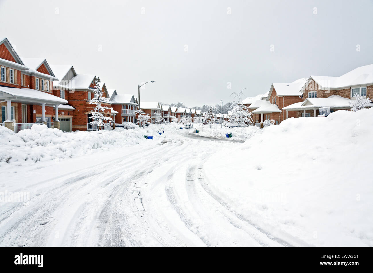 Street lantern snow winter hi-res stock photography and images - Alamy