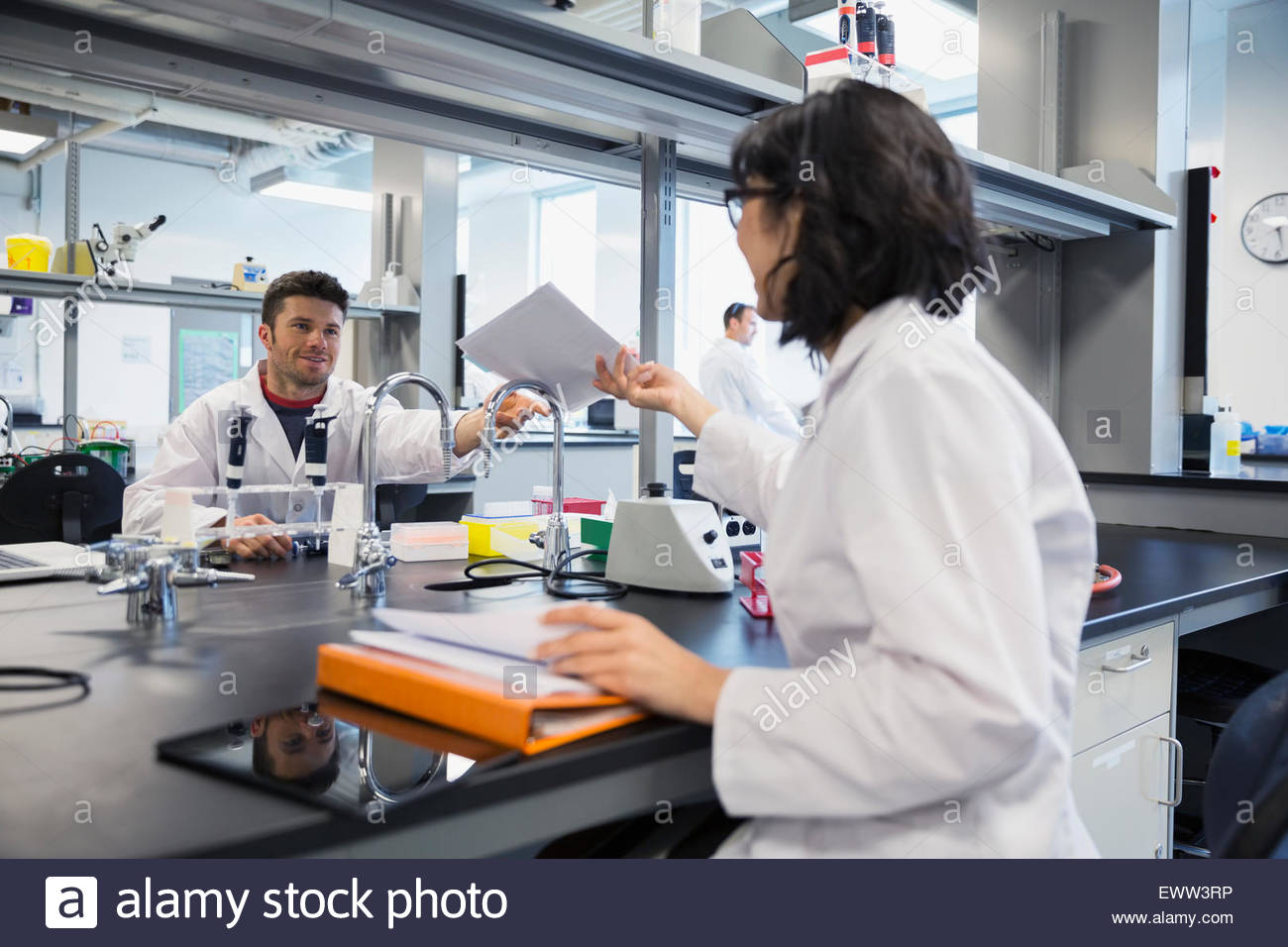 Lab scientists hi-res stock photography and images - Alamy