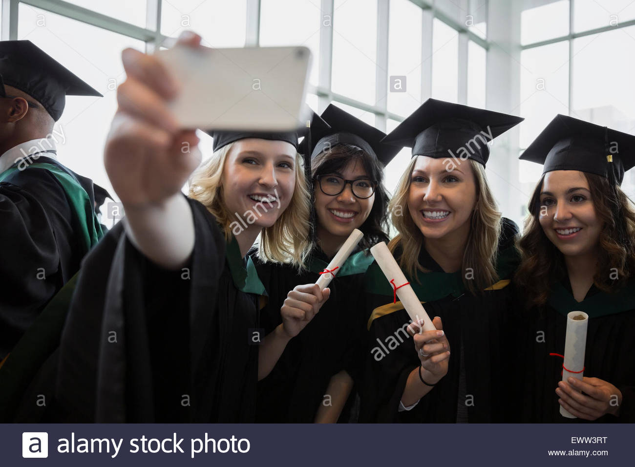 Teenager group posing selfie hi-res stock photography and images - Alamy