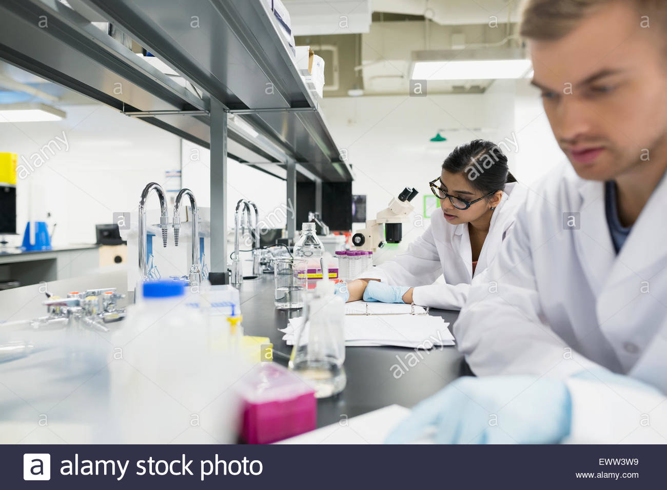 Students working in chemistry lab hi-res stock photography and images ...