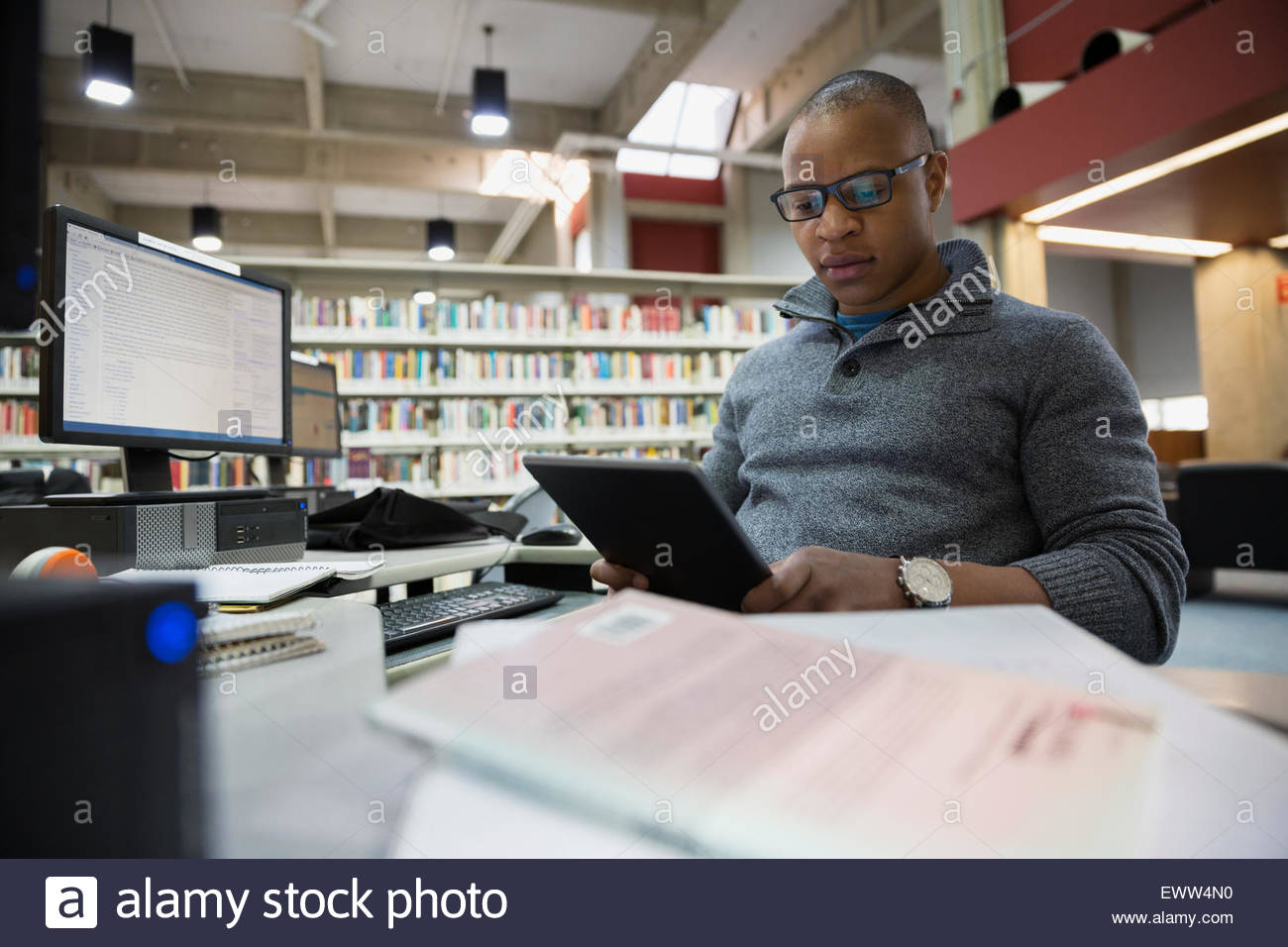 Black college student computer hi-res stock photography and images - Alamy