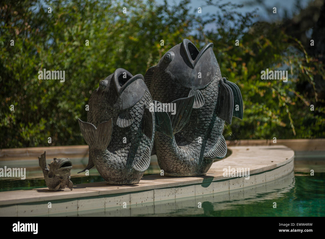 Bronze statue sculpture fish hi-res stock photography and images - Alamy