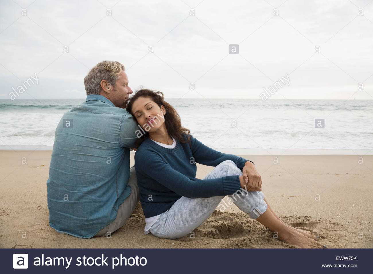 People relaxing together on beach hi-res stock photography and images ...