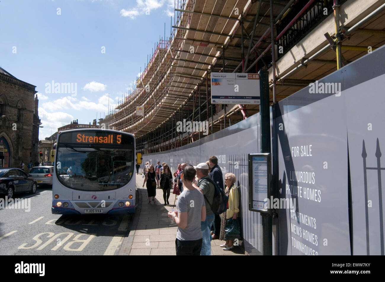 people waiting at bus stop in york town center Que queuing man woman ...