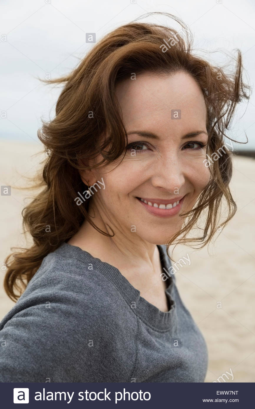 Woman by beach hi-res stock photography and images - Alamy