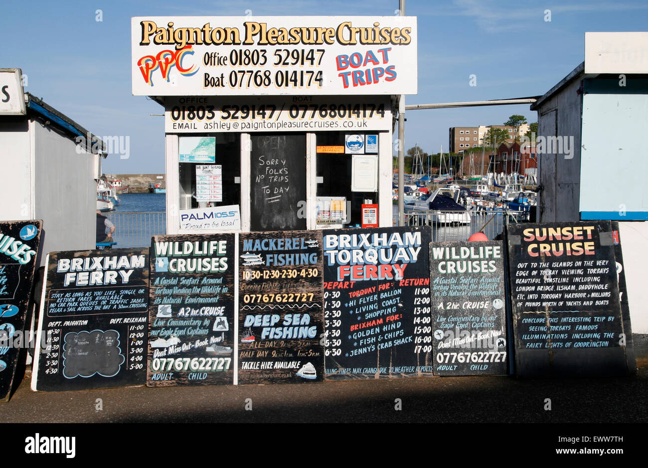 Ferry signs hi-res stock photography and images - Alamy