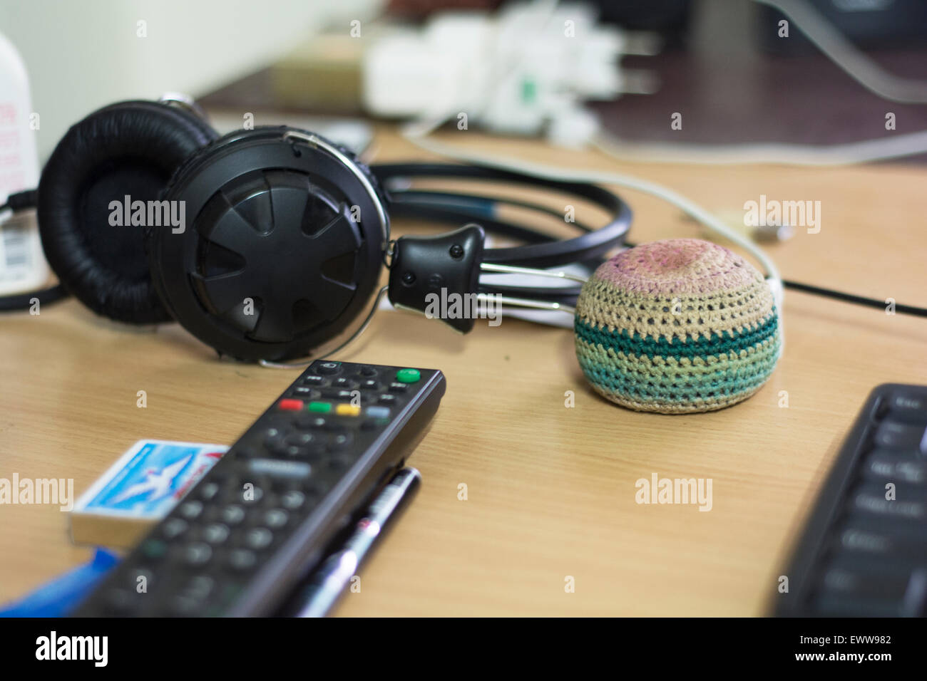 random items on table Stock Photo - Alamy