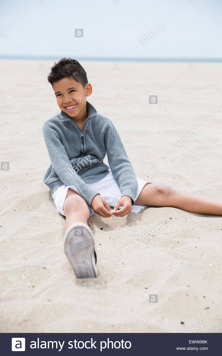 Sitting at beach hi-res stock photography and images - Alamy