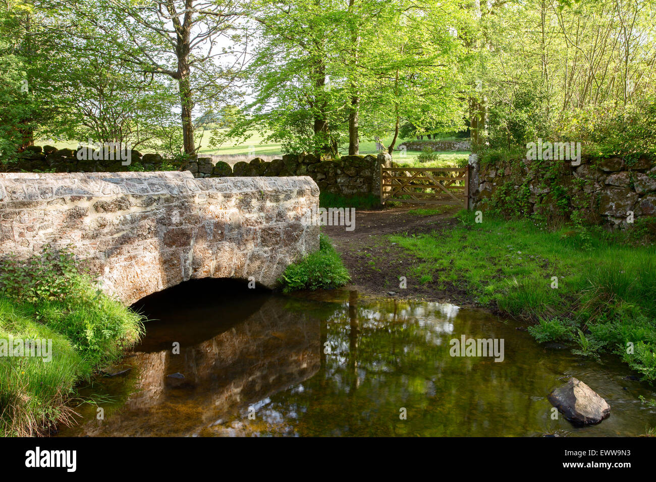 Small stone bridge hi-res stock photography and images - Alamy