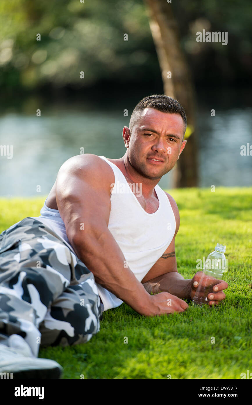 Bodybuilder resting in nature hi-res stock photography and images - Alamy