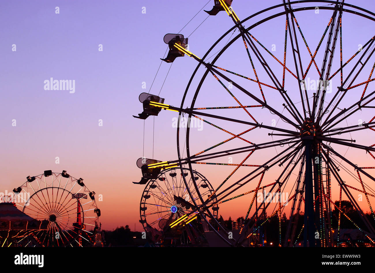 Silhouettes of carnival rides under sunset Stock Photo - Alamy