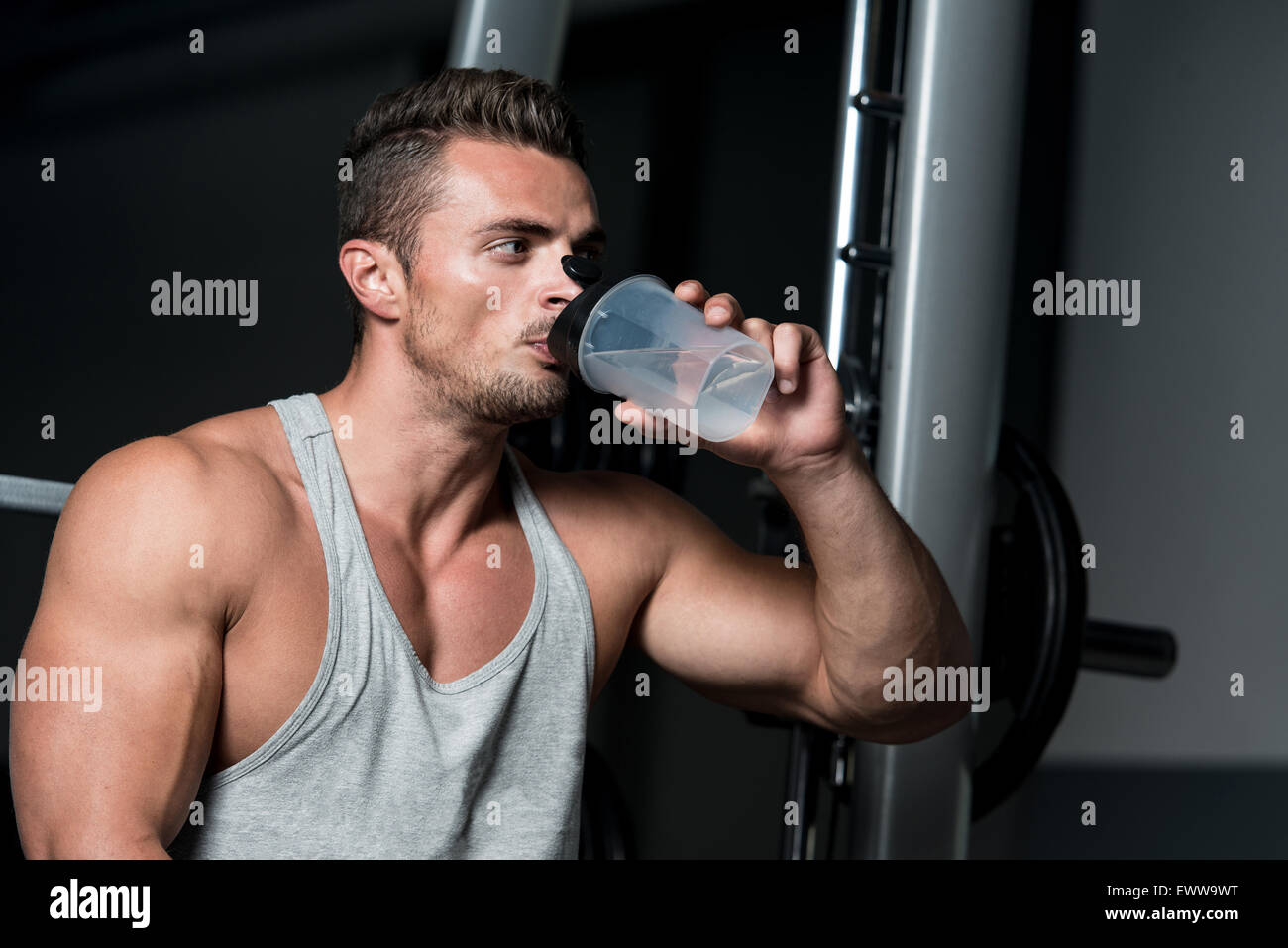 Bodybuilder resting holding water bottle hi-res stock photography and ...