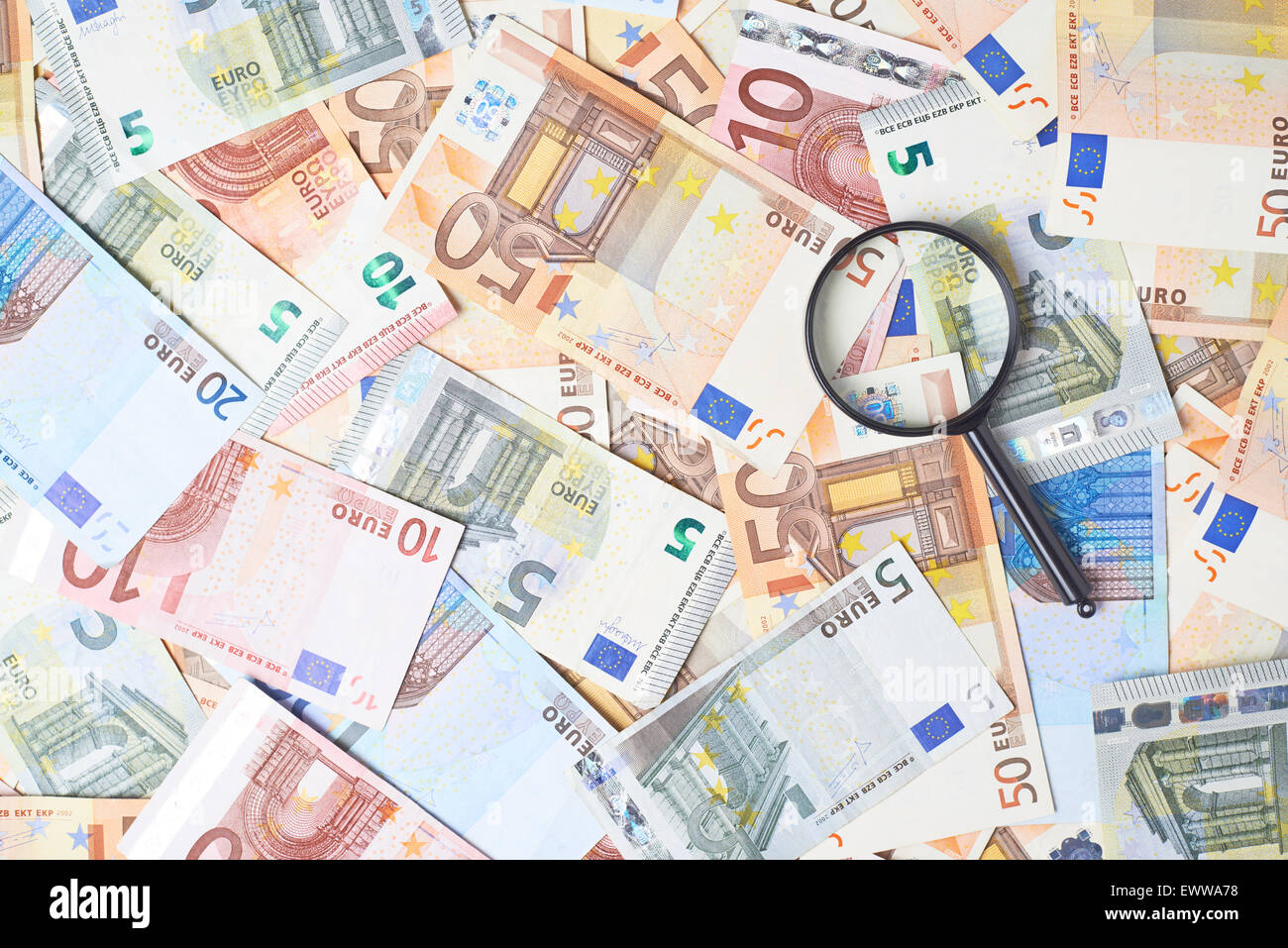 Magnifying glass over copy hi-res stock photography and images - Alamy