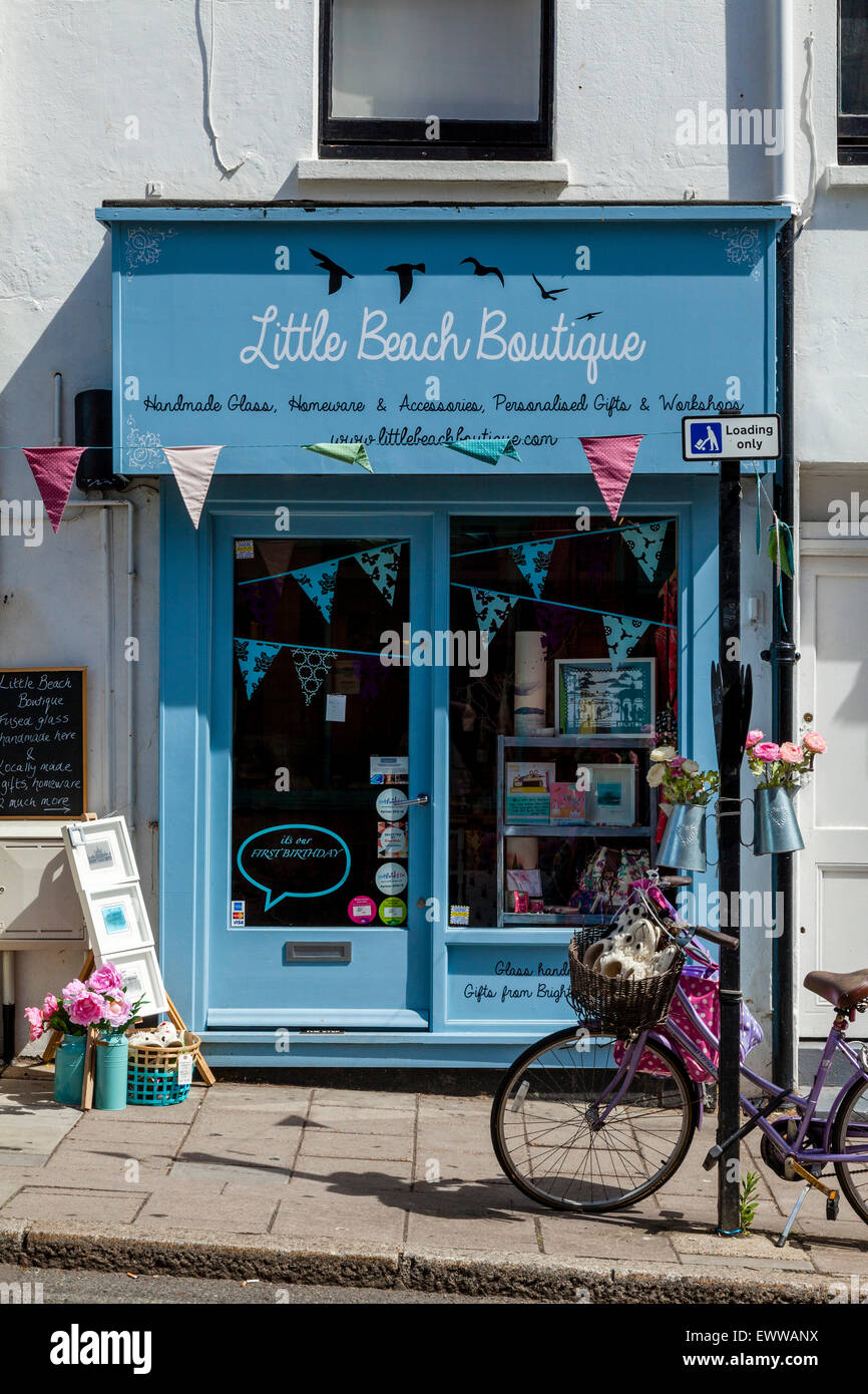 North brighton beach hi-res stock photography and images - Alamy
