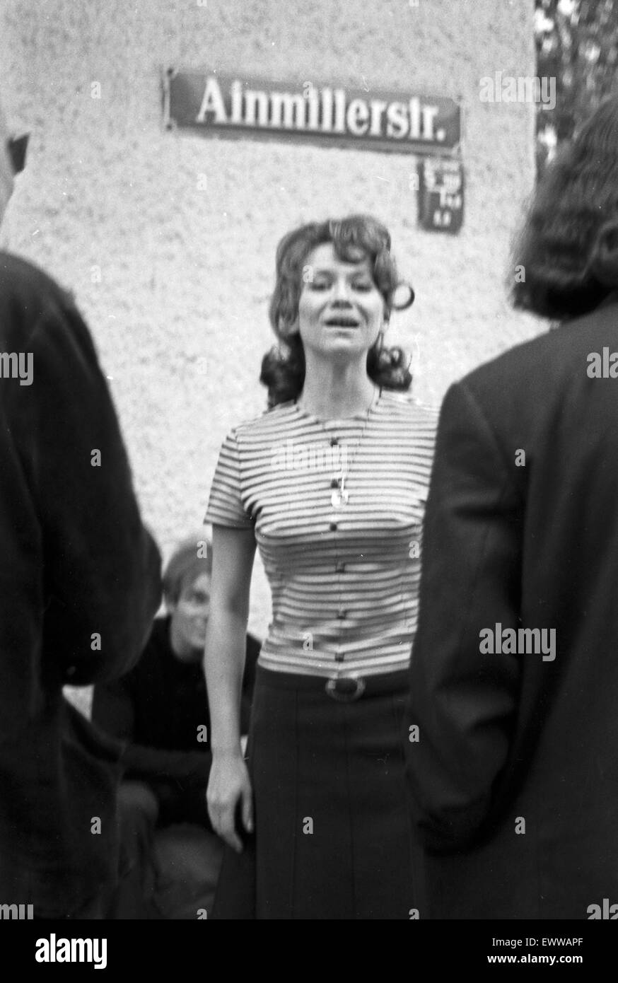 Deutsche Schauspielerin Lotti Krekel zu Besuch in München, Deutschland ...