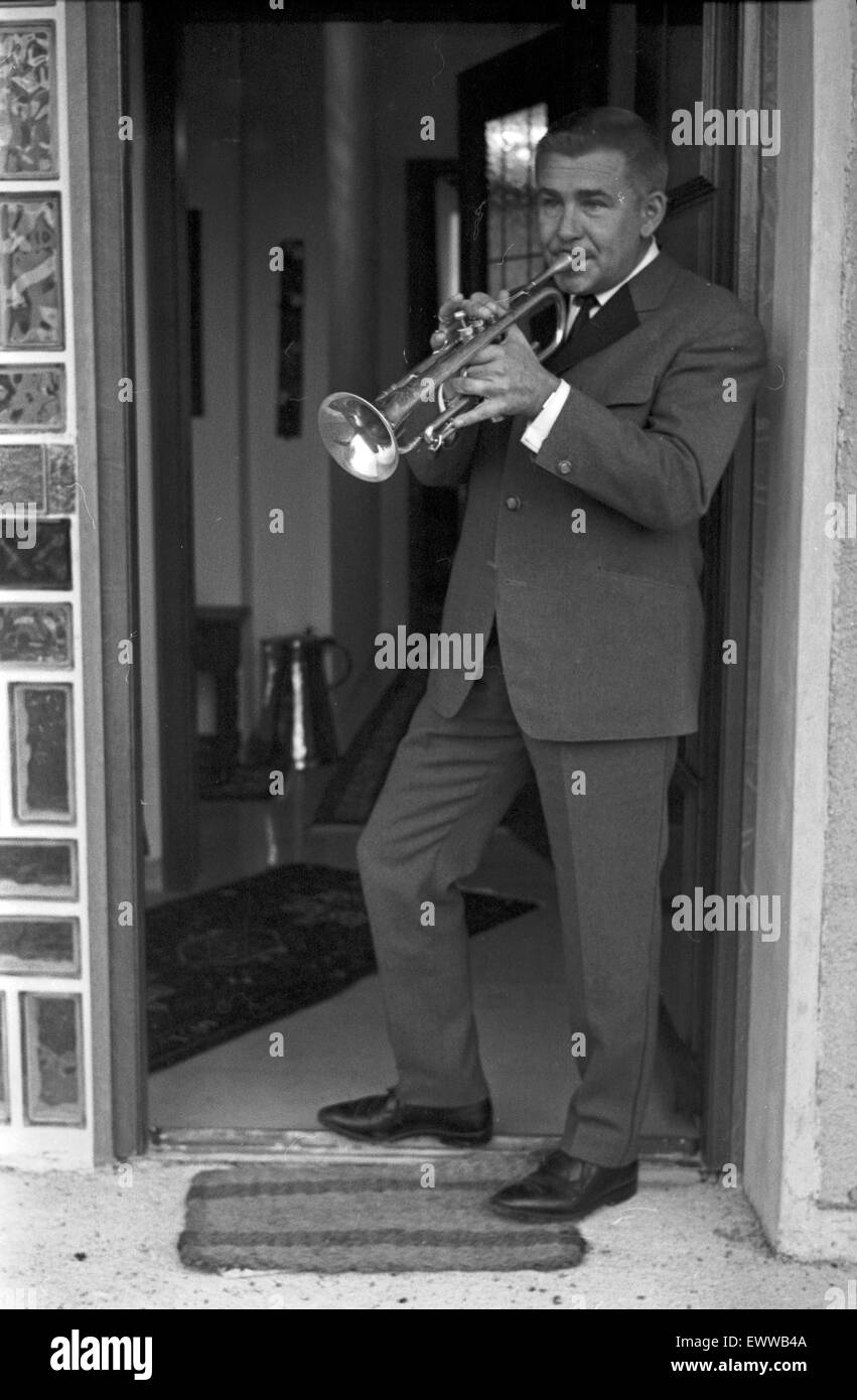 Der deutsche Trompeter und Komponist Roy Etzel, Deutschland 1960er ...