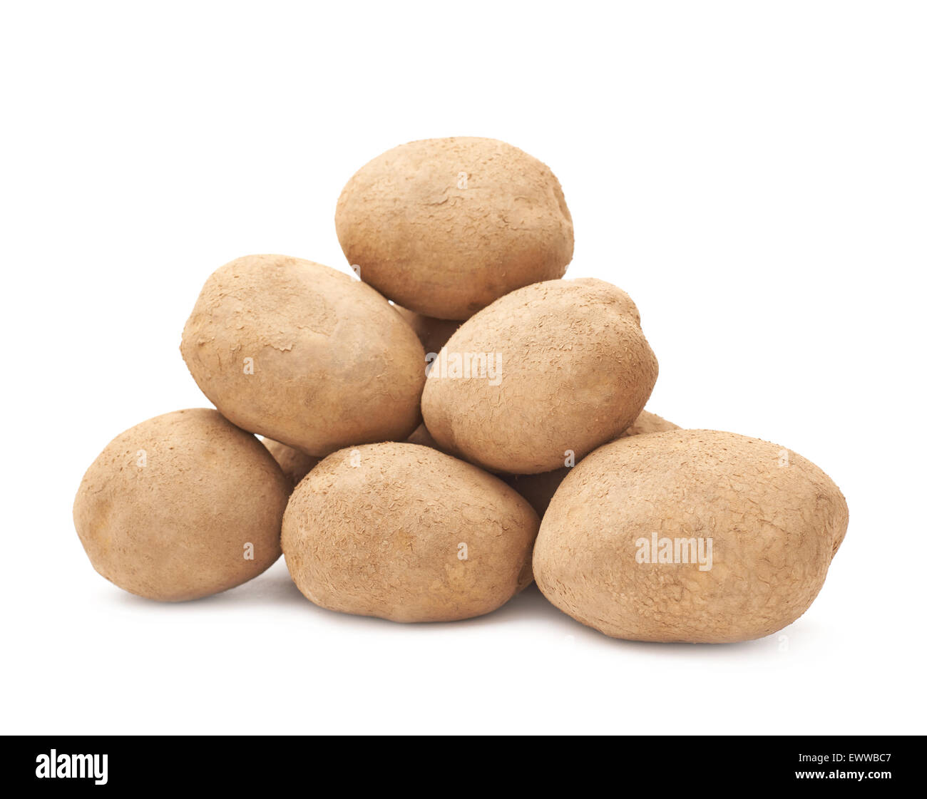 Pile of dirty earth potatoes isolated Stock Photo - Alamy