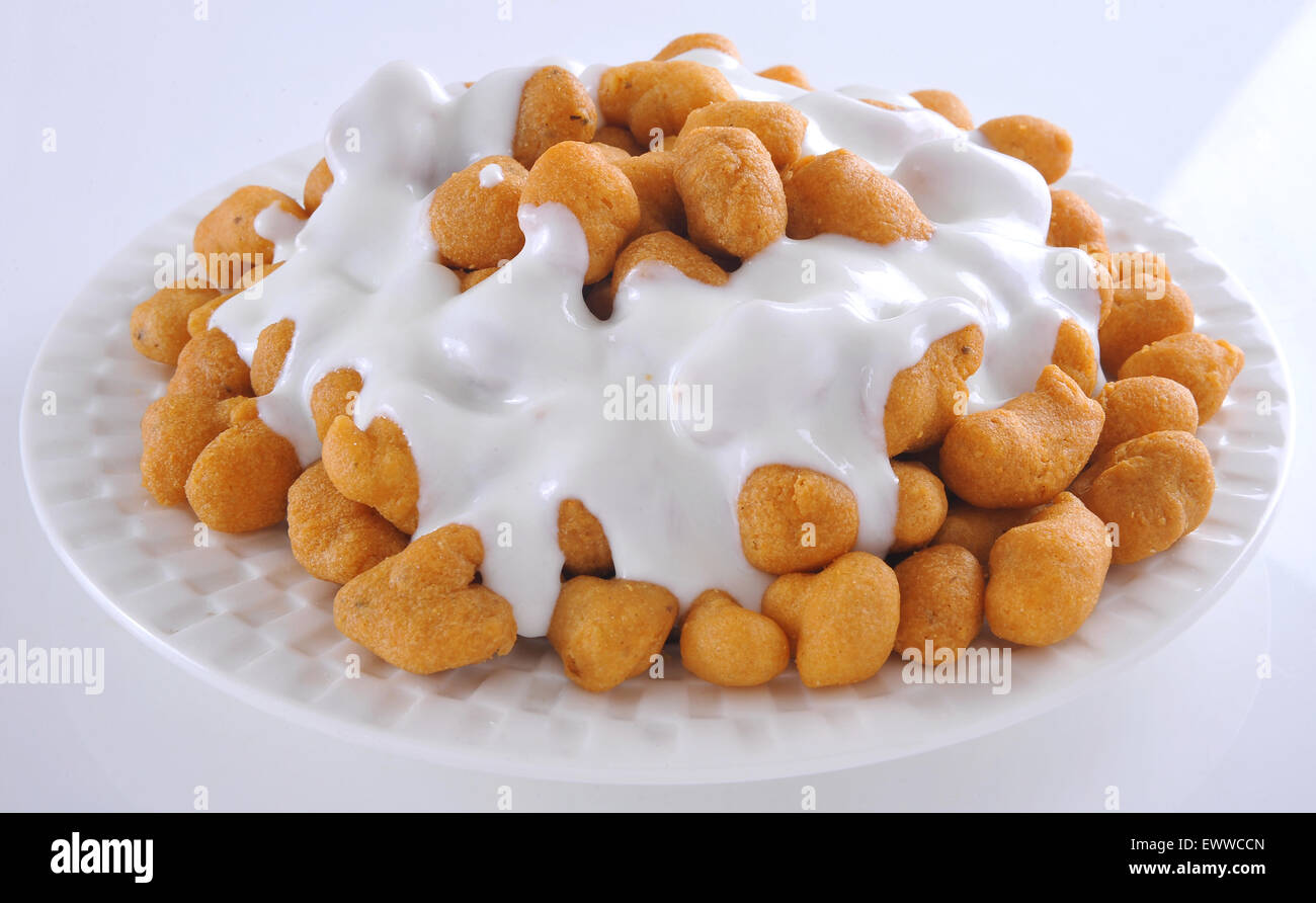 Dahi Barey or Dahi Boondi famous Pakistani & Indian street food topped ...
