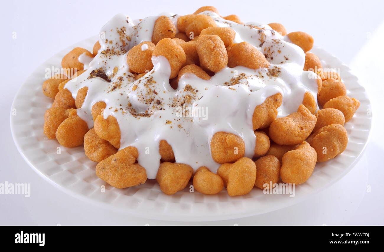 Dahi Barey or Dahi Boondi famous Pakistani & Indian street food topped ...