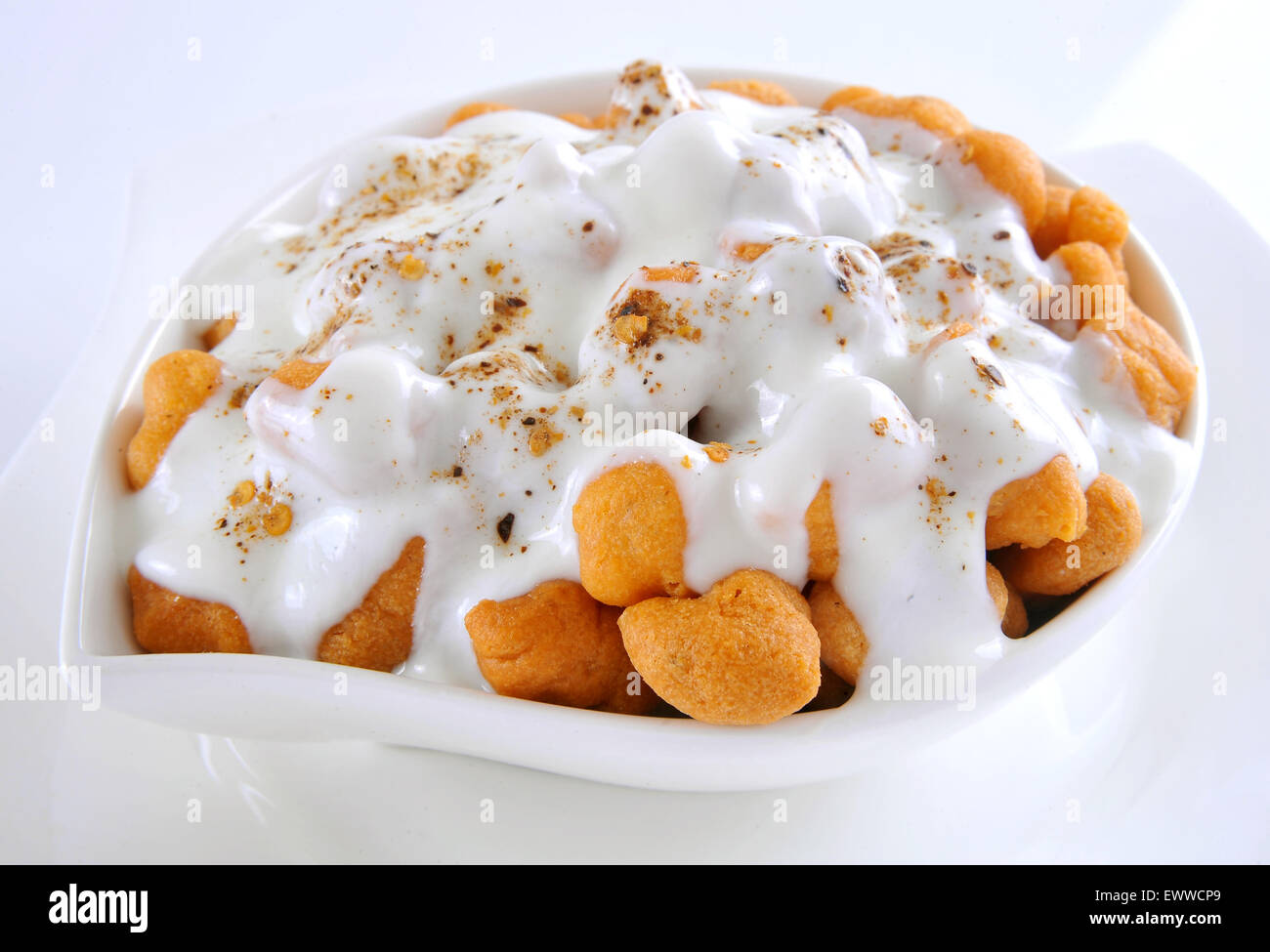 Dahi Barey or Dahi Boondi famous Pakistani & Indian street food topped ...