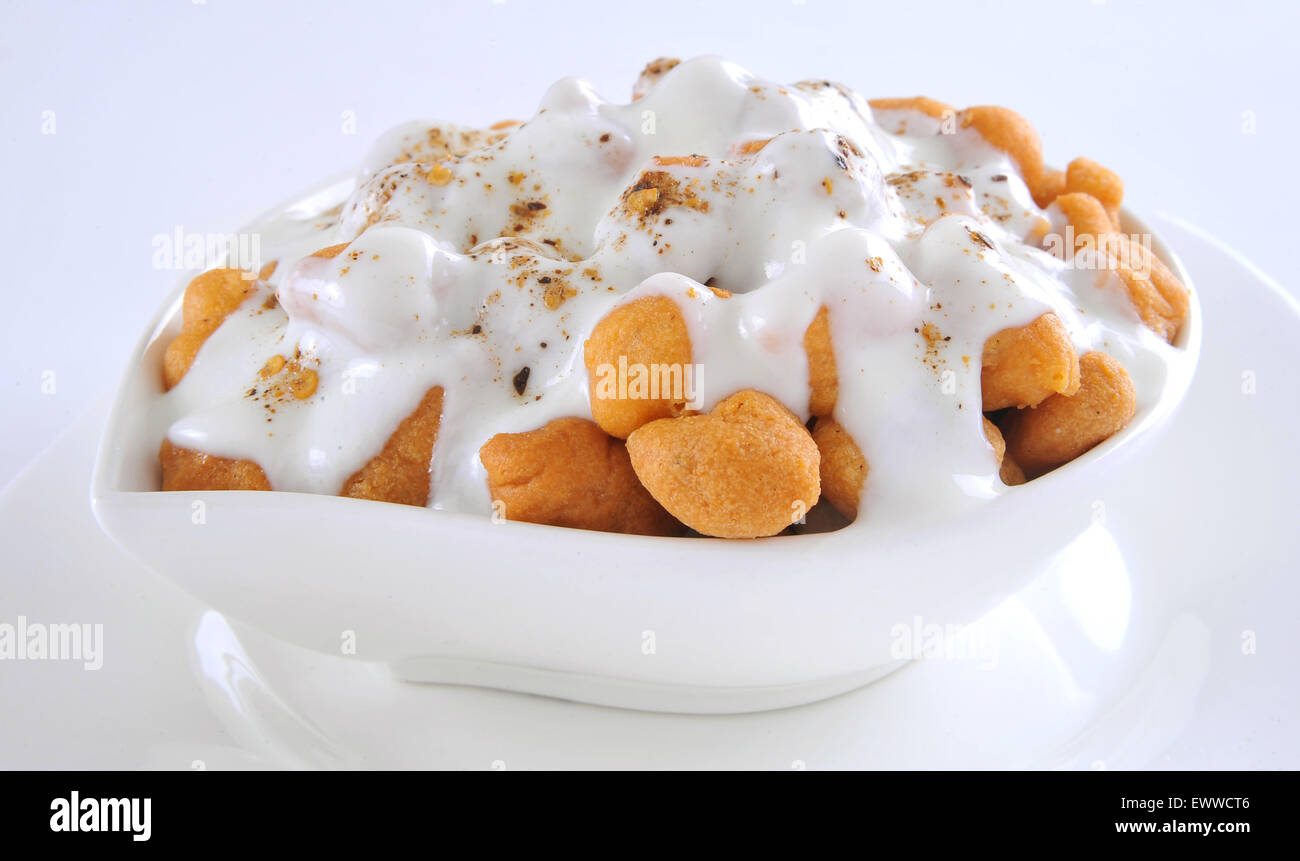 Dahi Barey or Dahi Boondi famous Pakistani & Indian street food topped ...
