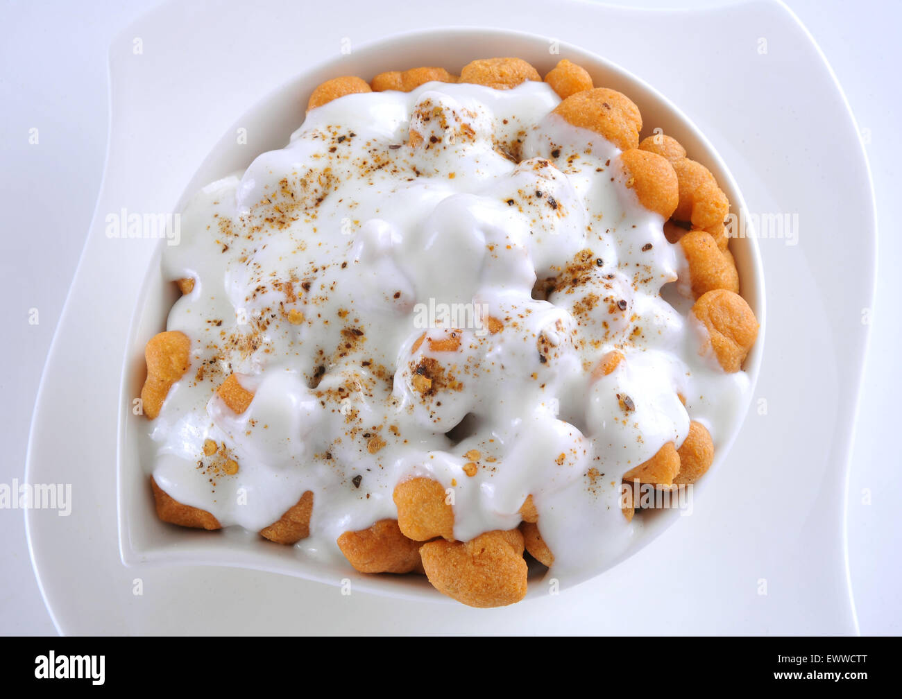 Dahi Barey or Dahi Boondi famous Pakistani & Indian street food topped ...