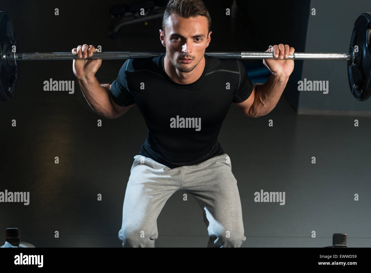 Man gym squats barbell hi-res stock photography and images - Alamy