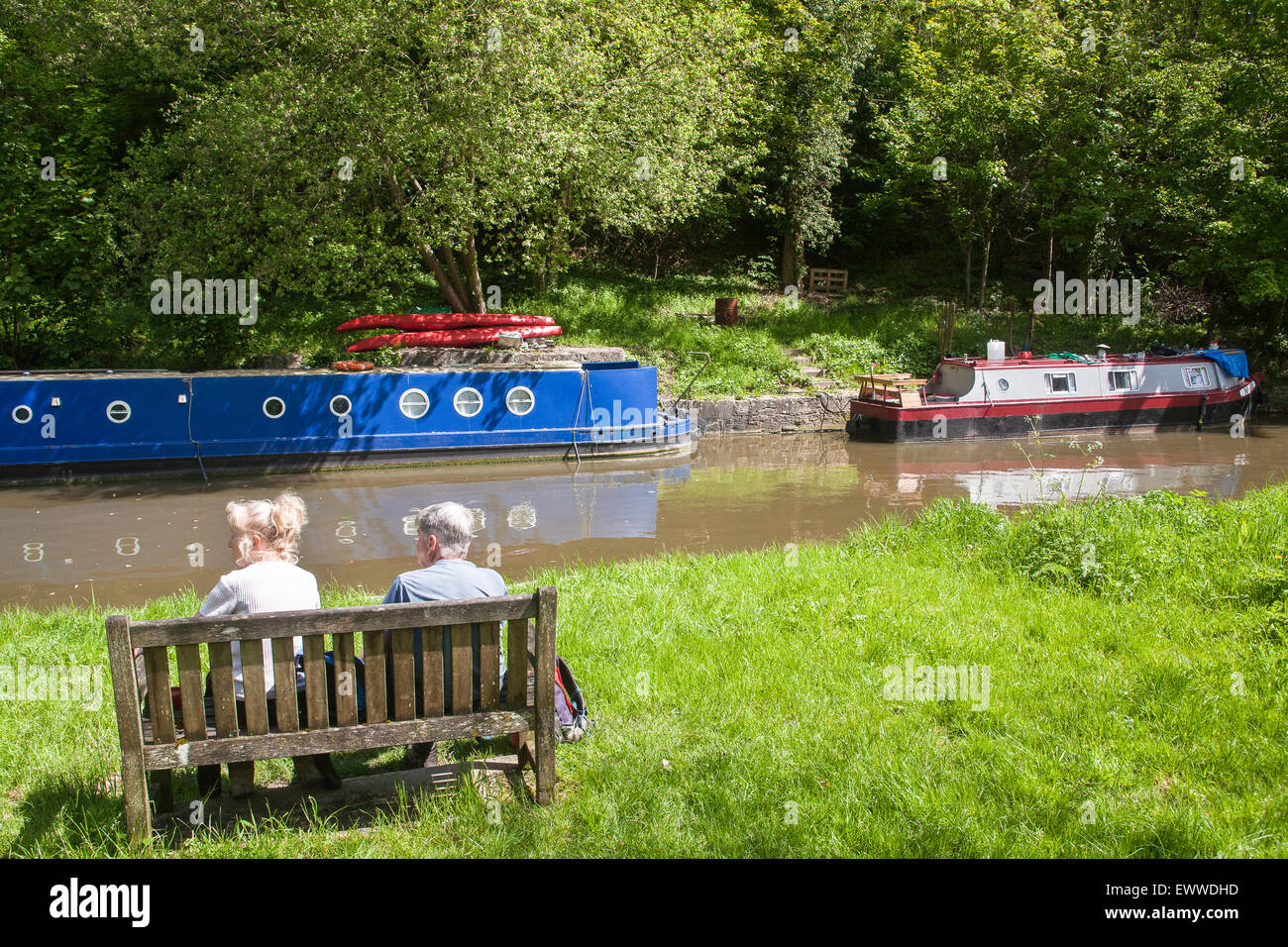 Cyclists resting on bench hi-res stock photography and images - Alamy