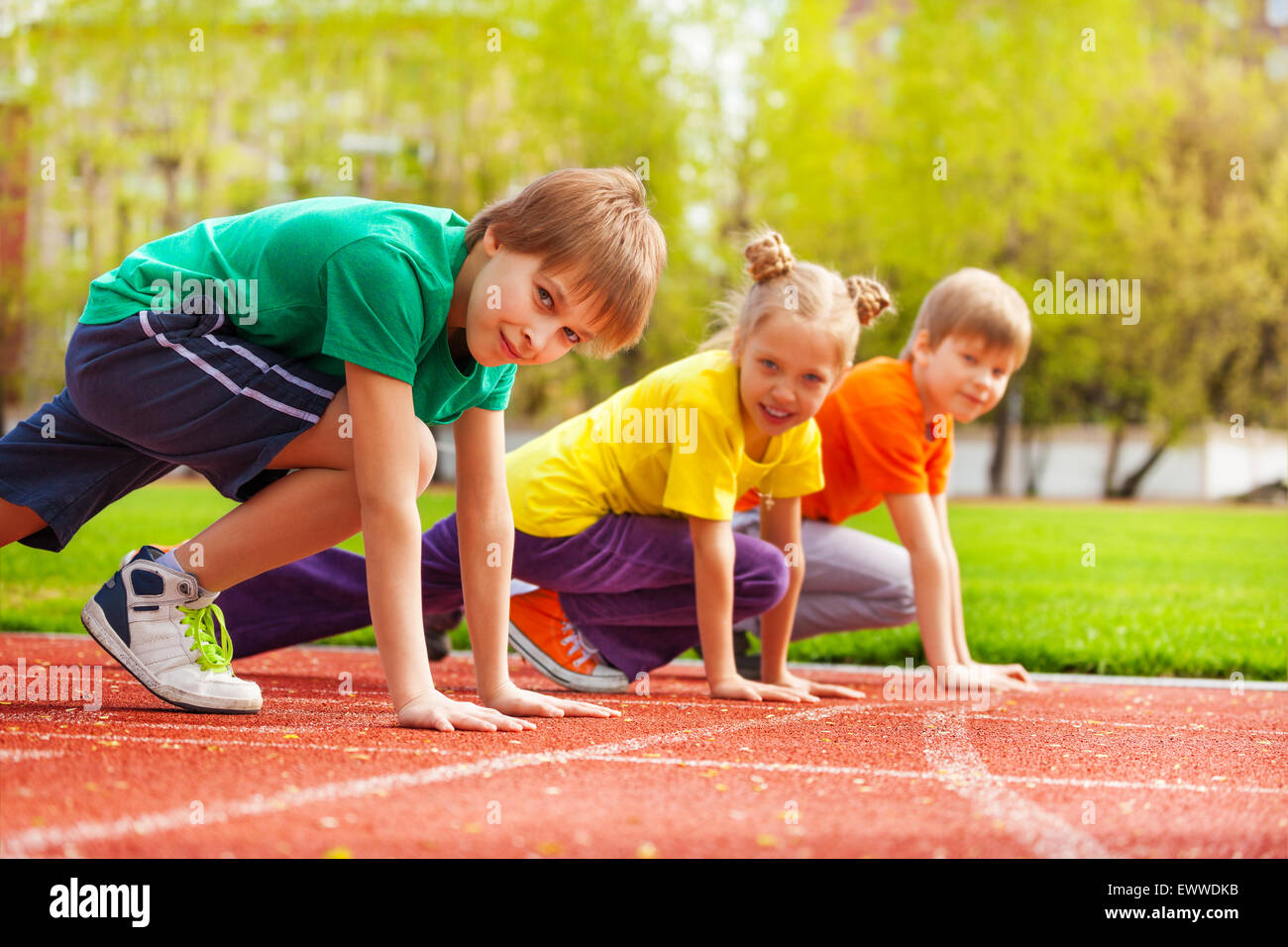 Kids, run, race hi-res stock photography and images - Alamy