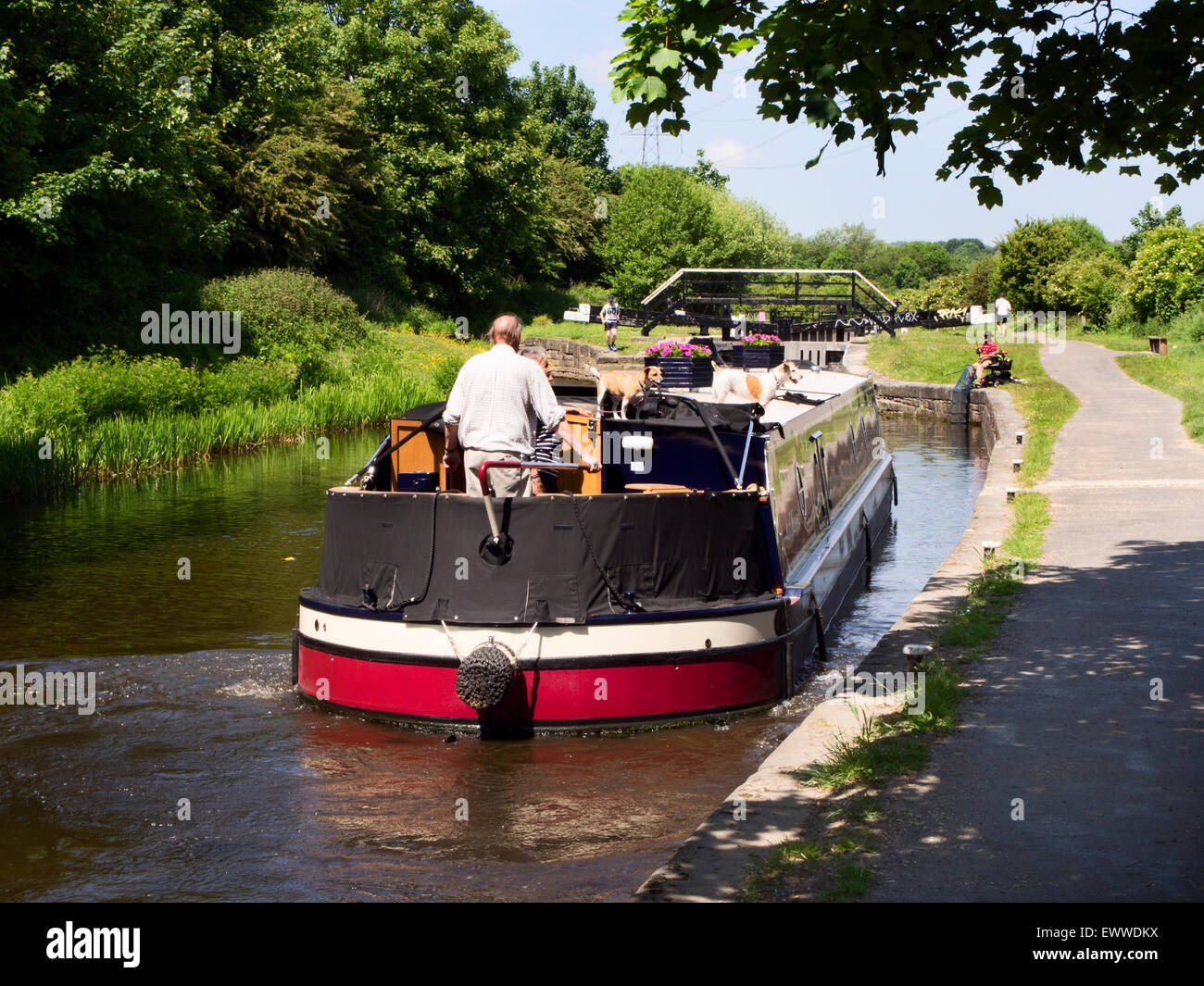 Barge Approaching Kirkstall Lock on the Leeds and Liverpool Canal ...