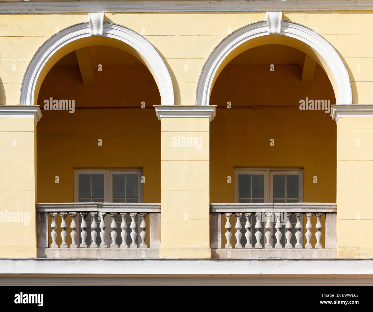Archway in architecture building Stock Photo - Alamy