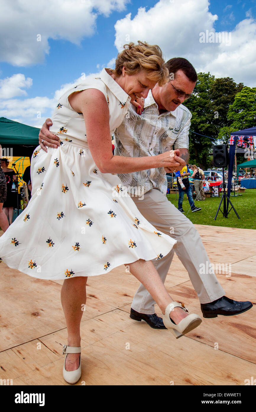 Elderly women dancing hi-res stock photography and images - Alamy