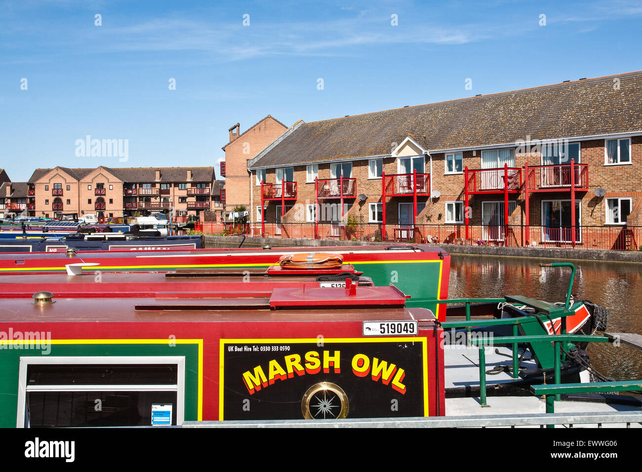 Houses next to Hilperton Marina on Kennet and Avon Canal. Countryside ...