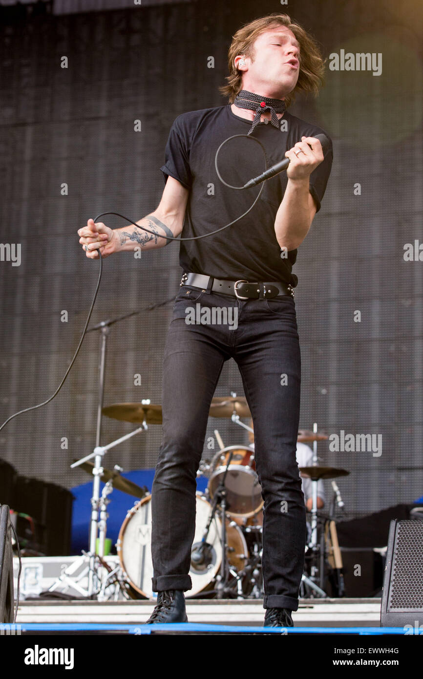 Singer matt shultz cage elephant hi-res stock photography and images ...