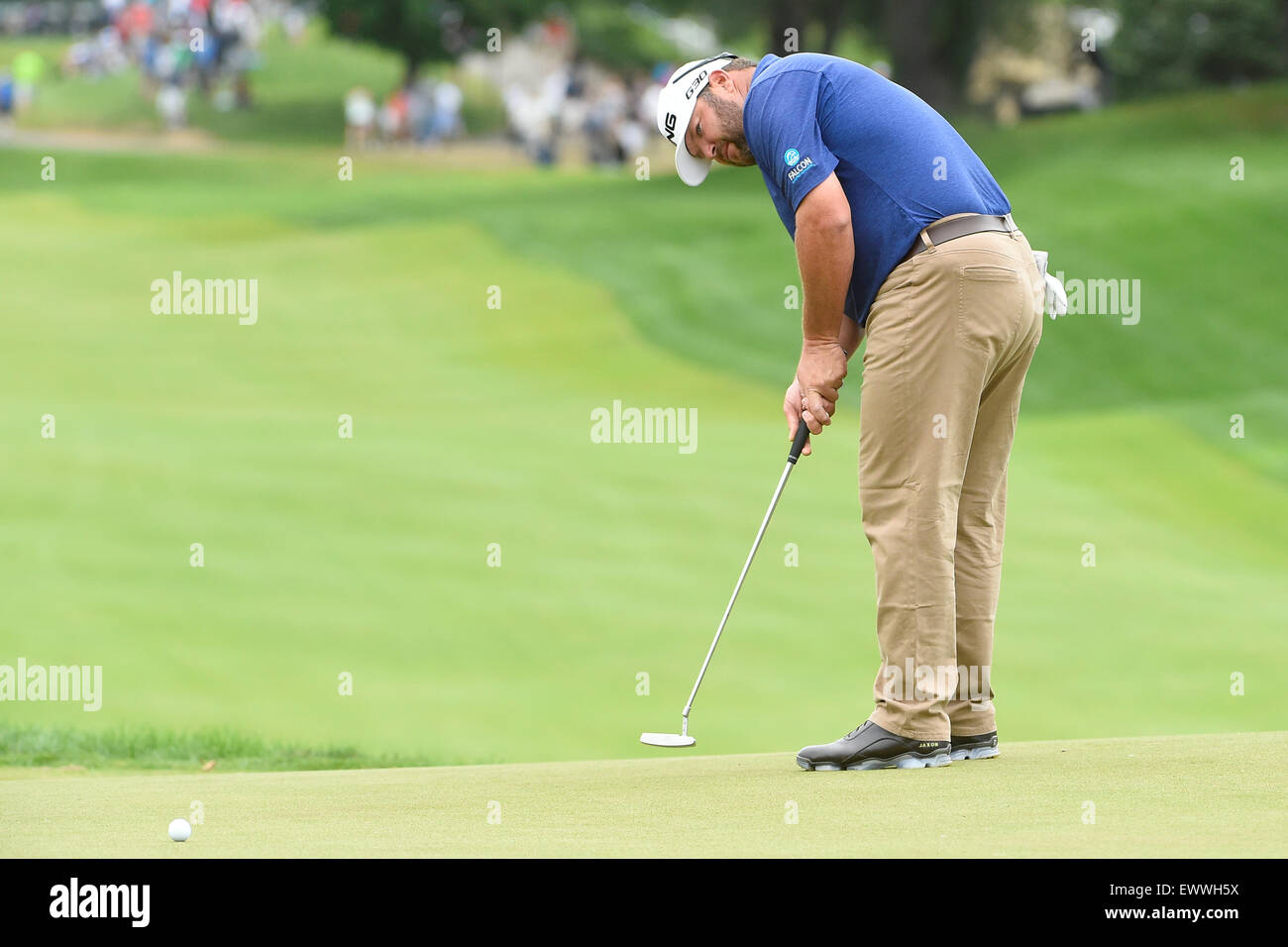 Cromwell, Connecticut, USA. 27th June, 2015. Jason Gore putts on the ...