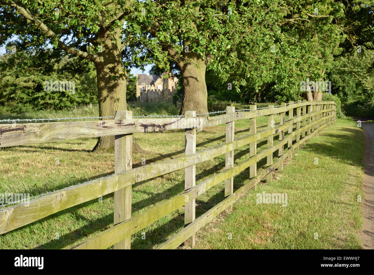 Wooden rail fences hi-res stock photography and images - Alamy
